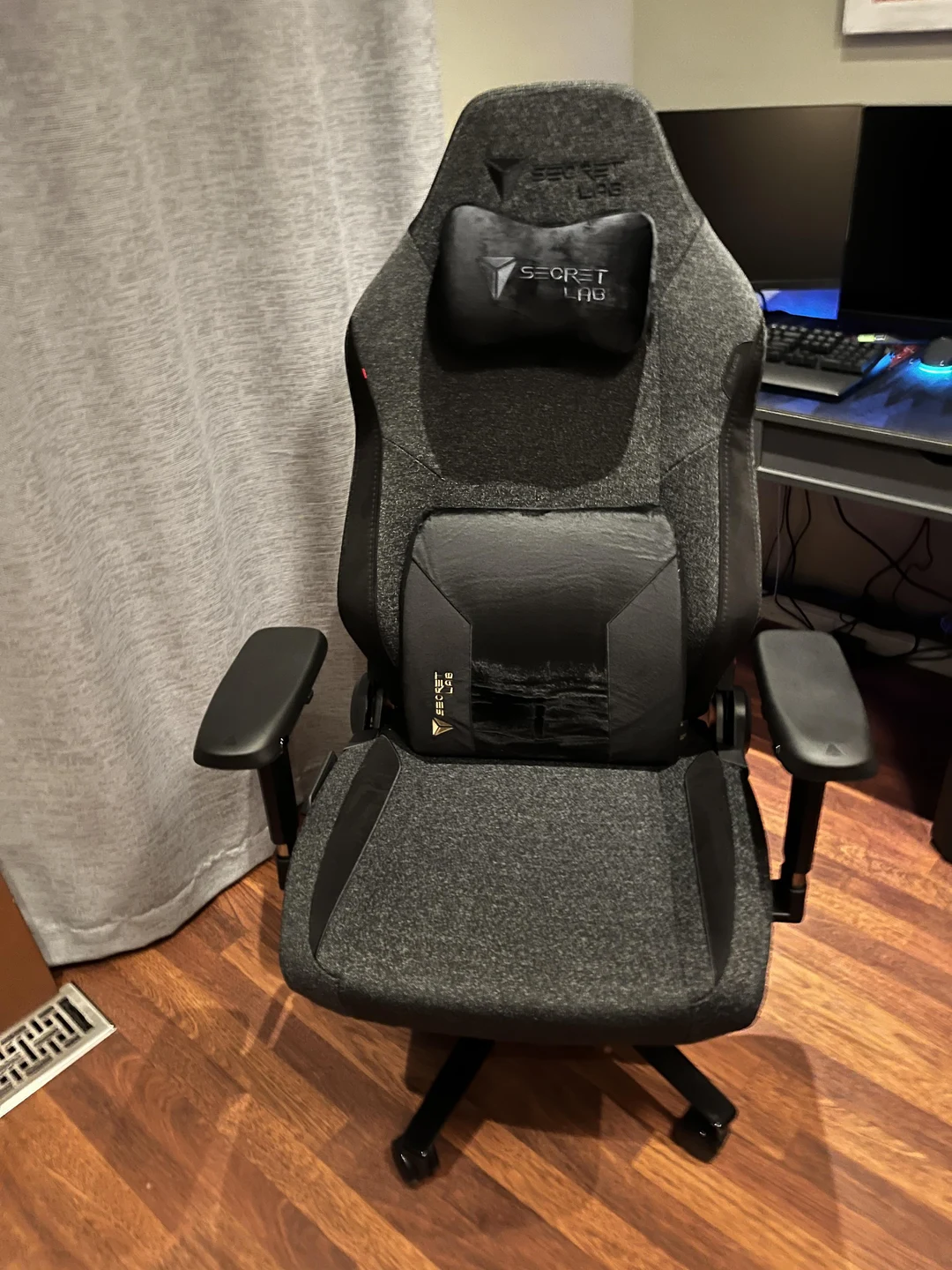 Secret Labs Titan Evo | Scrolller