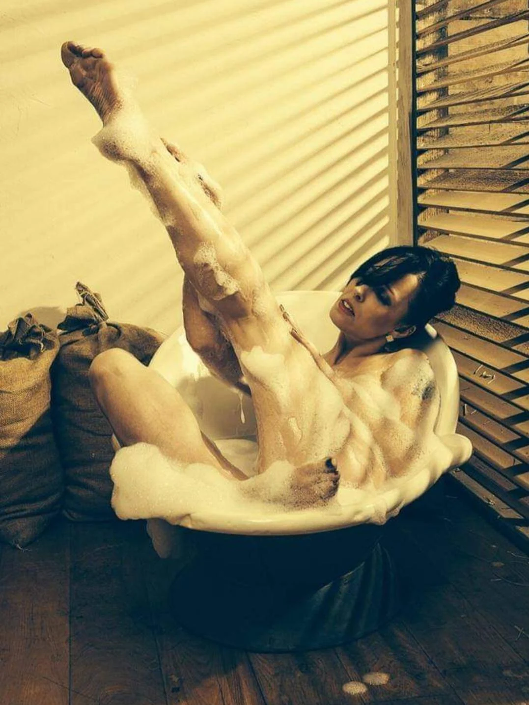 Fancy drying me off babe ? | Scrolller