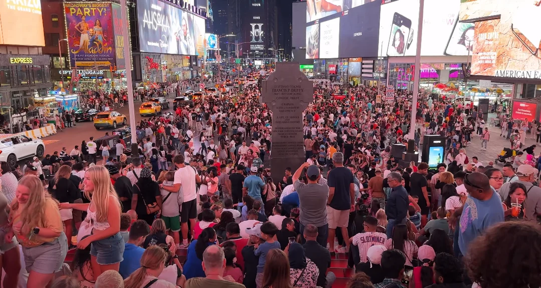 Times Square, New York, the world's busiest area | Scrolller