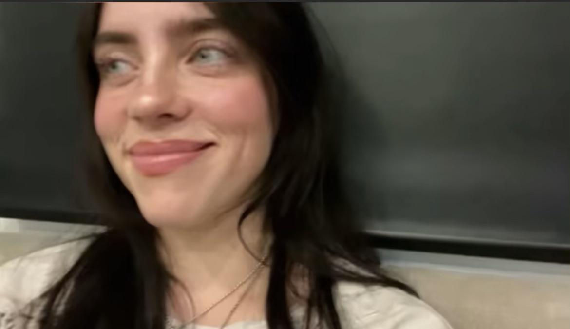 Does anyone know what highlight billie uses? | Scrolller