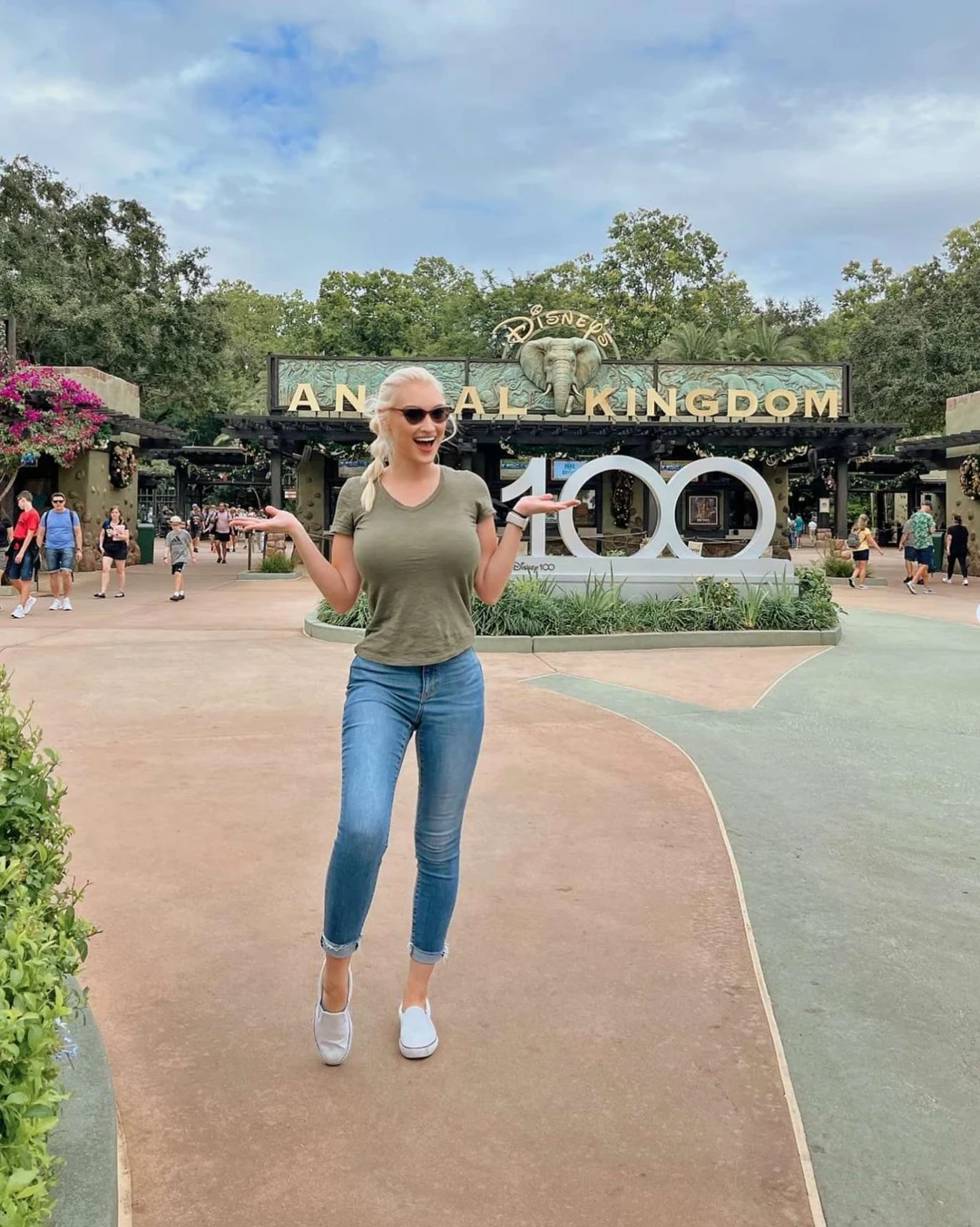 Busty at Disneyland | Scrolller