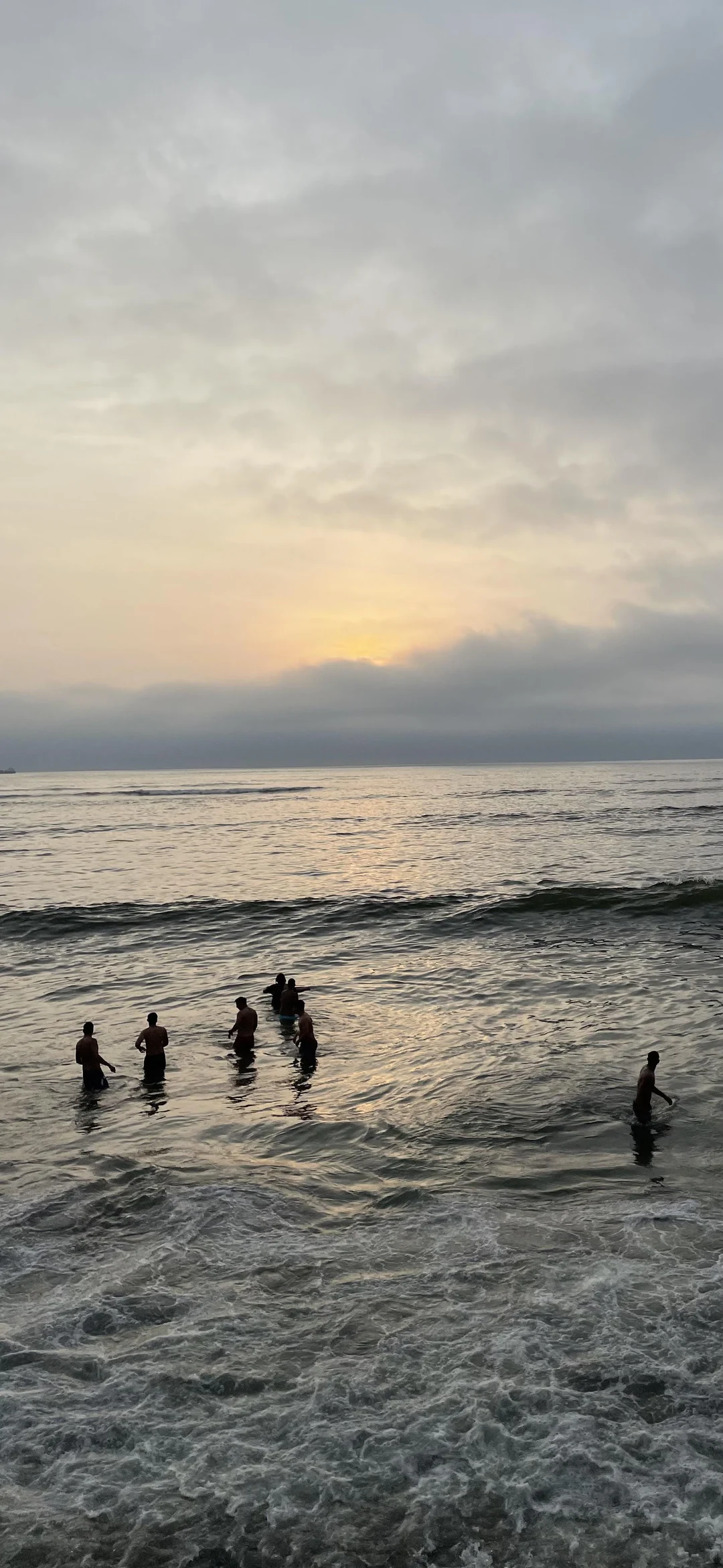 [OC] Sunset over the Pacific Ocean in Lima Peru. [1860 x 4032] | Scrolller