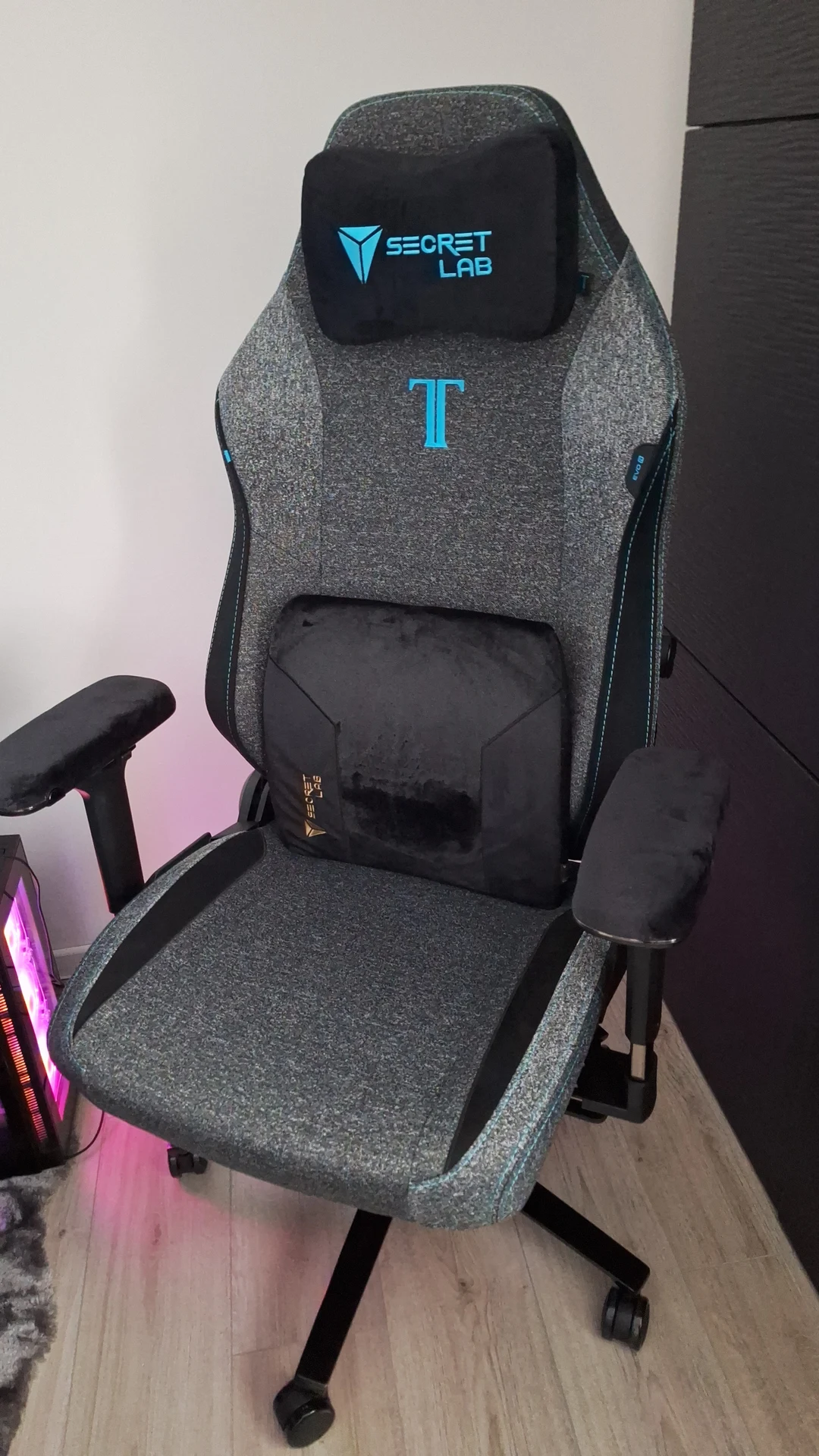 Secretlab | Scrolller