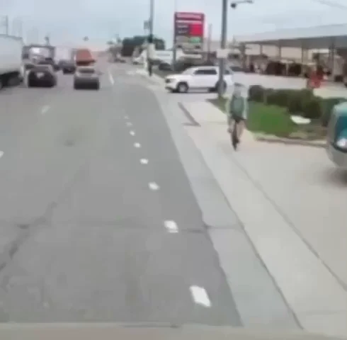 People are weird bro 💀💀 | Scrolller