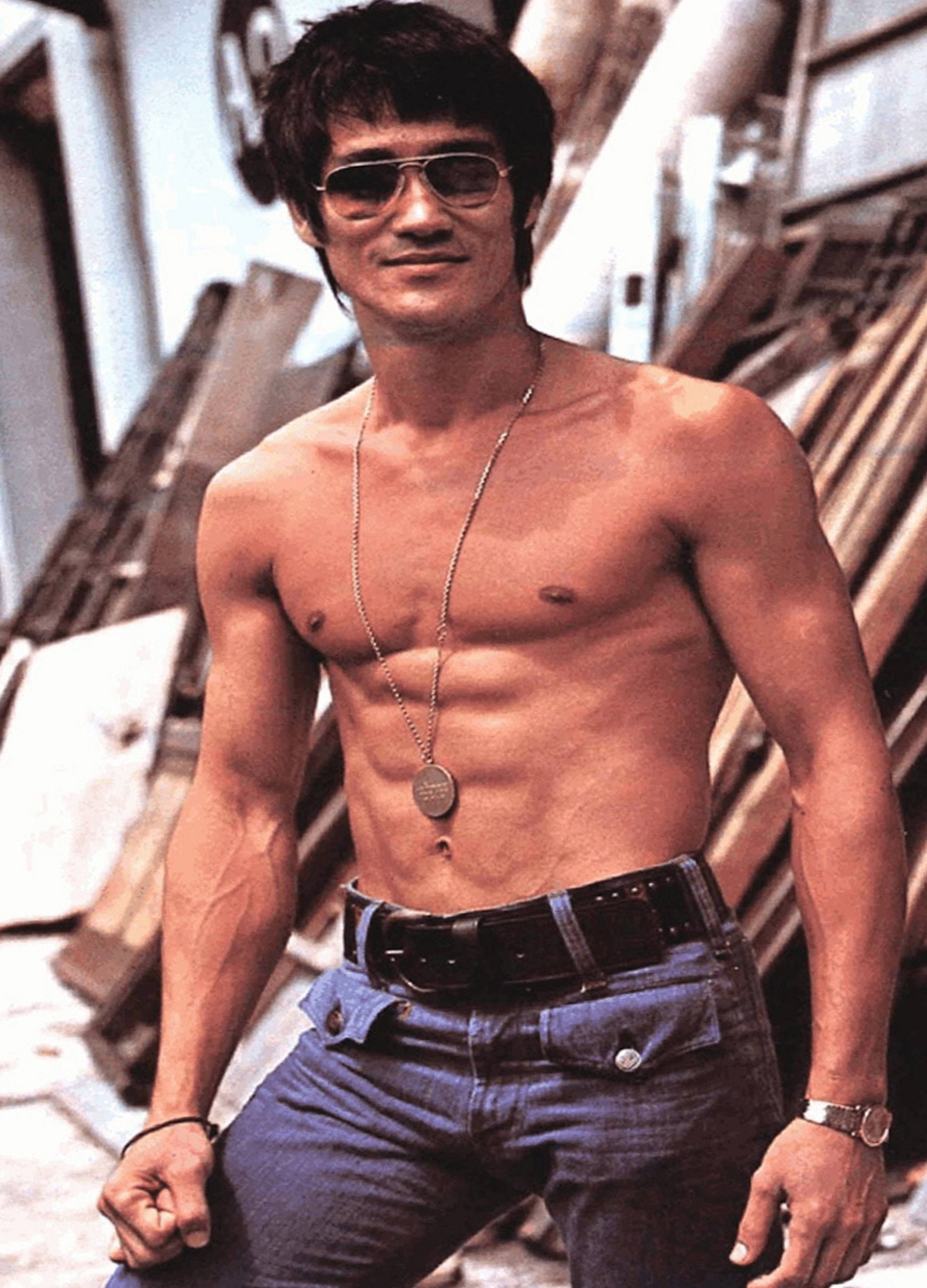 Bruce Lee Posing Shirtless - 1973 | Scrolller