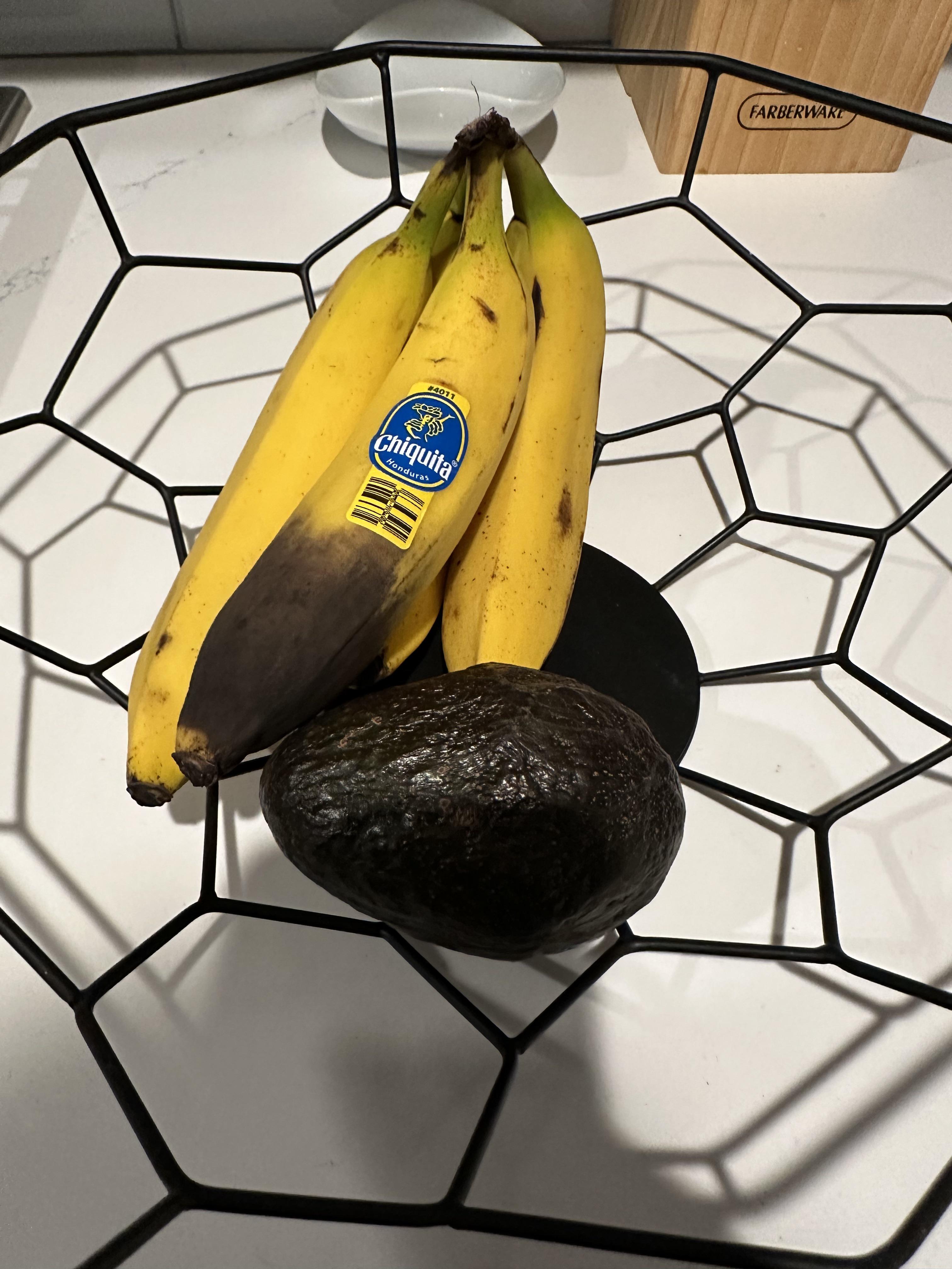 The part of the banana touching the avocado spoiled | Scrolller