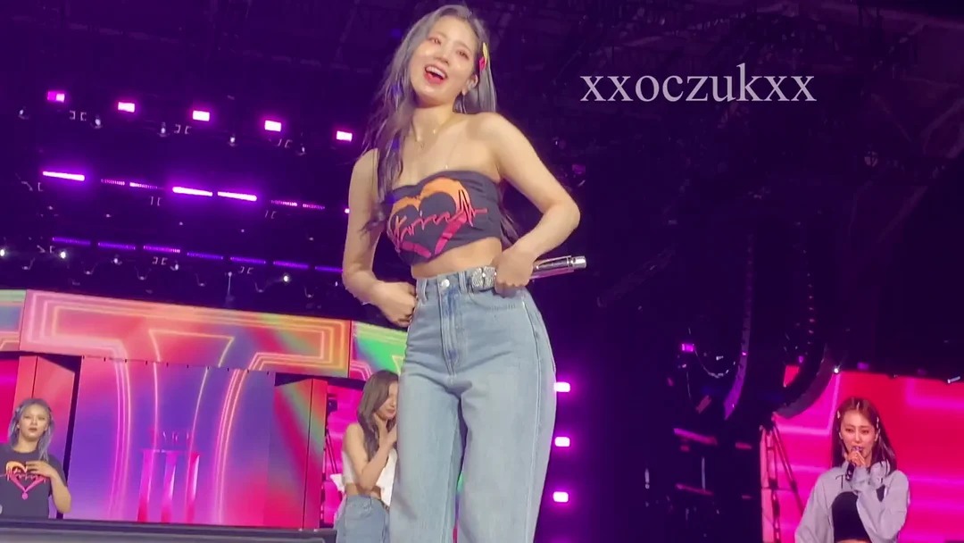 220515 Dahyun taking a selfie with someone | Scrolller