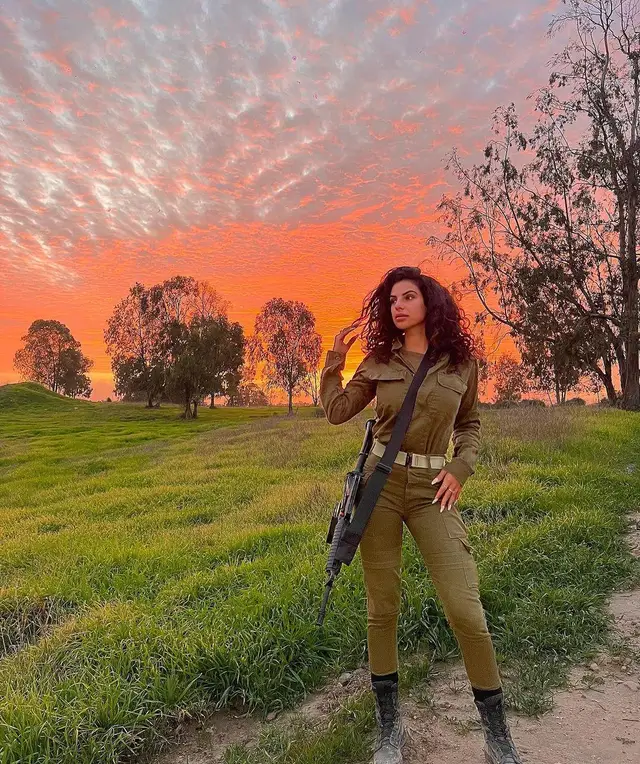 Noa Cohen | Scrolller