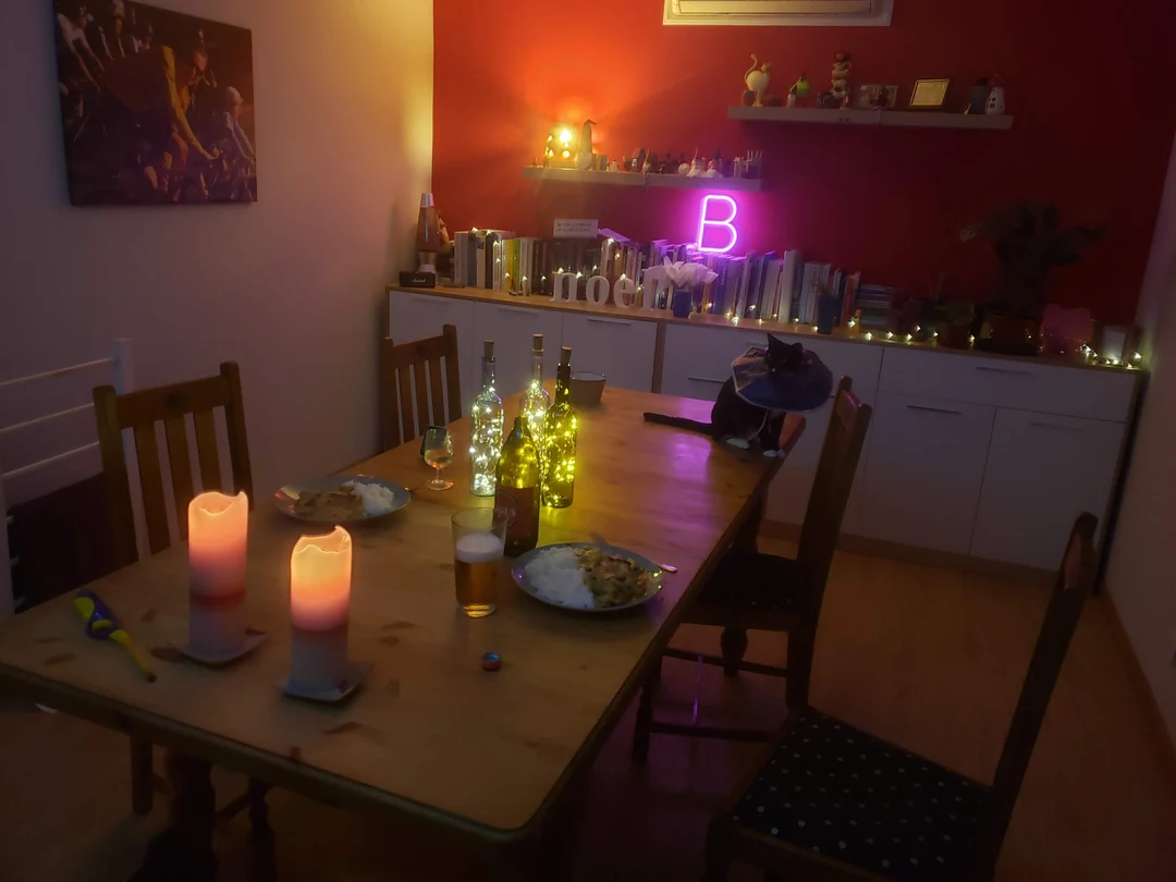 Our dining room with bonus cat | Scrolller