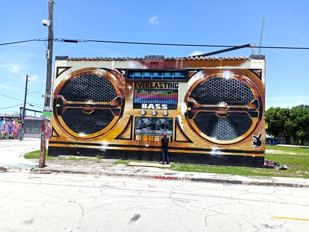 Miami jukebox | Scrolller