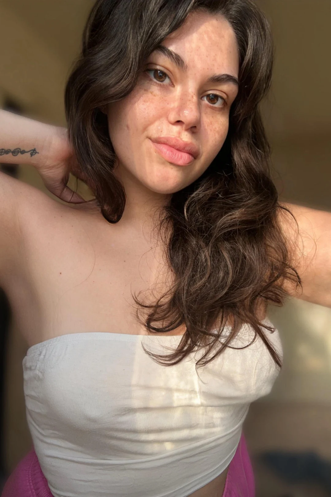 No makeup and no bra are just the best ways to be. Agree? | Scrolller