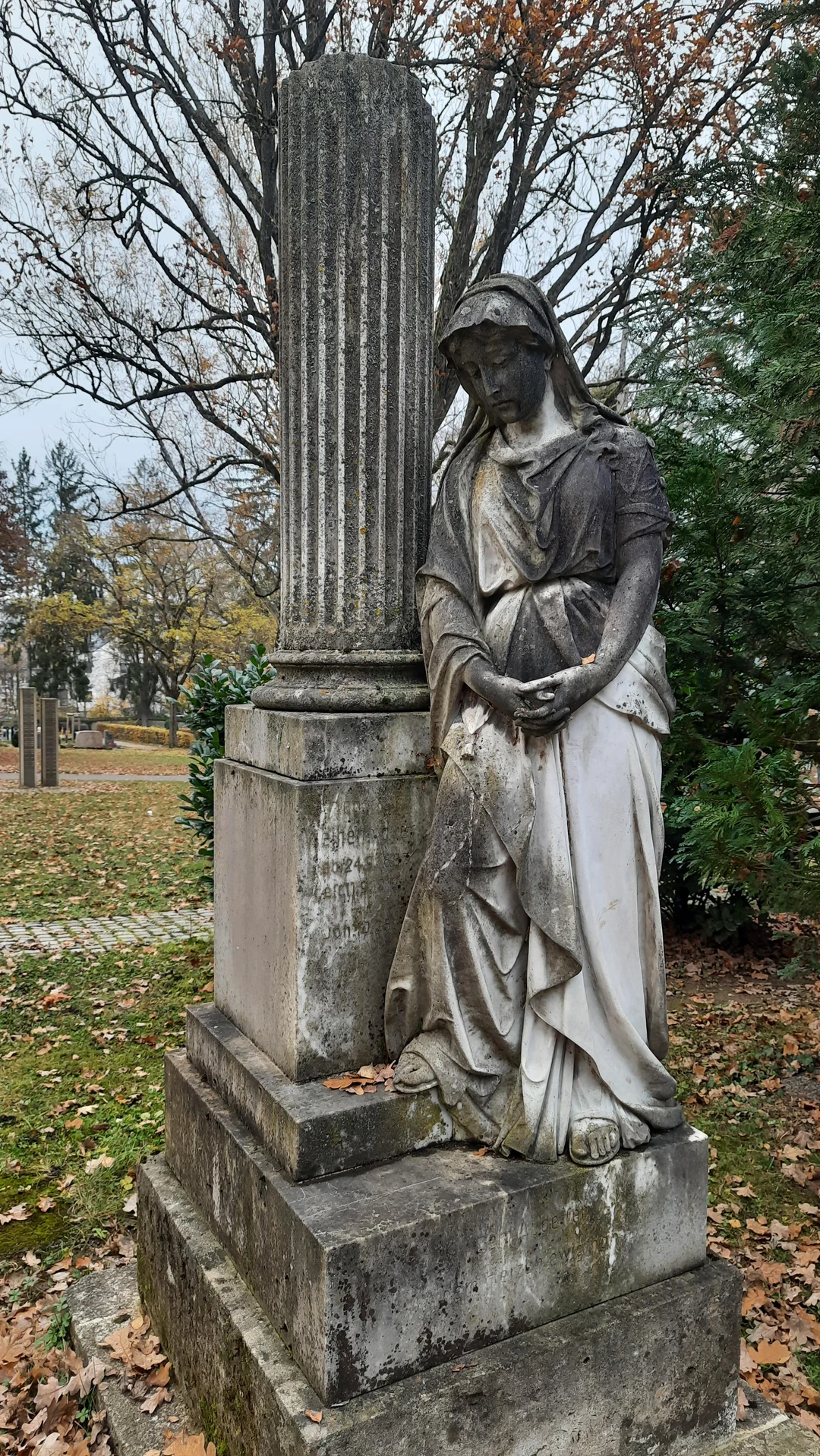 Grave stone in Waiblingen, Germany | Scrolller