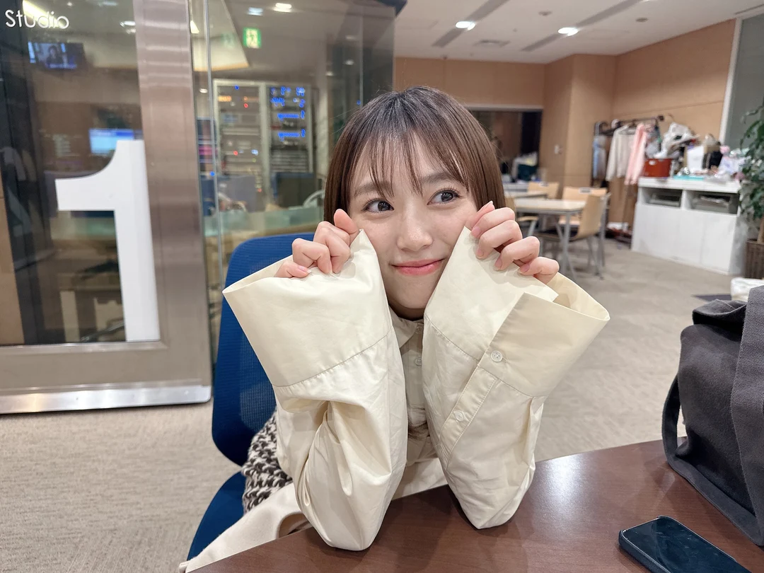 231122 nako_staff Twitter Update with Yabuki Nako | Scrolller
