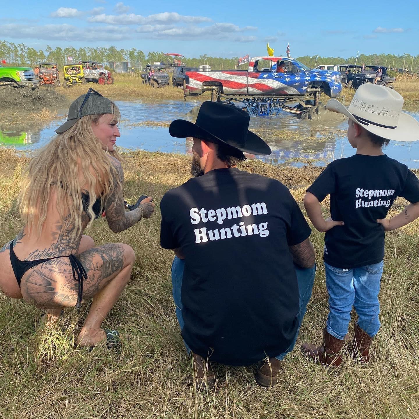 Stepmom hunting | Scrolller