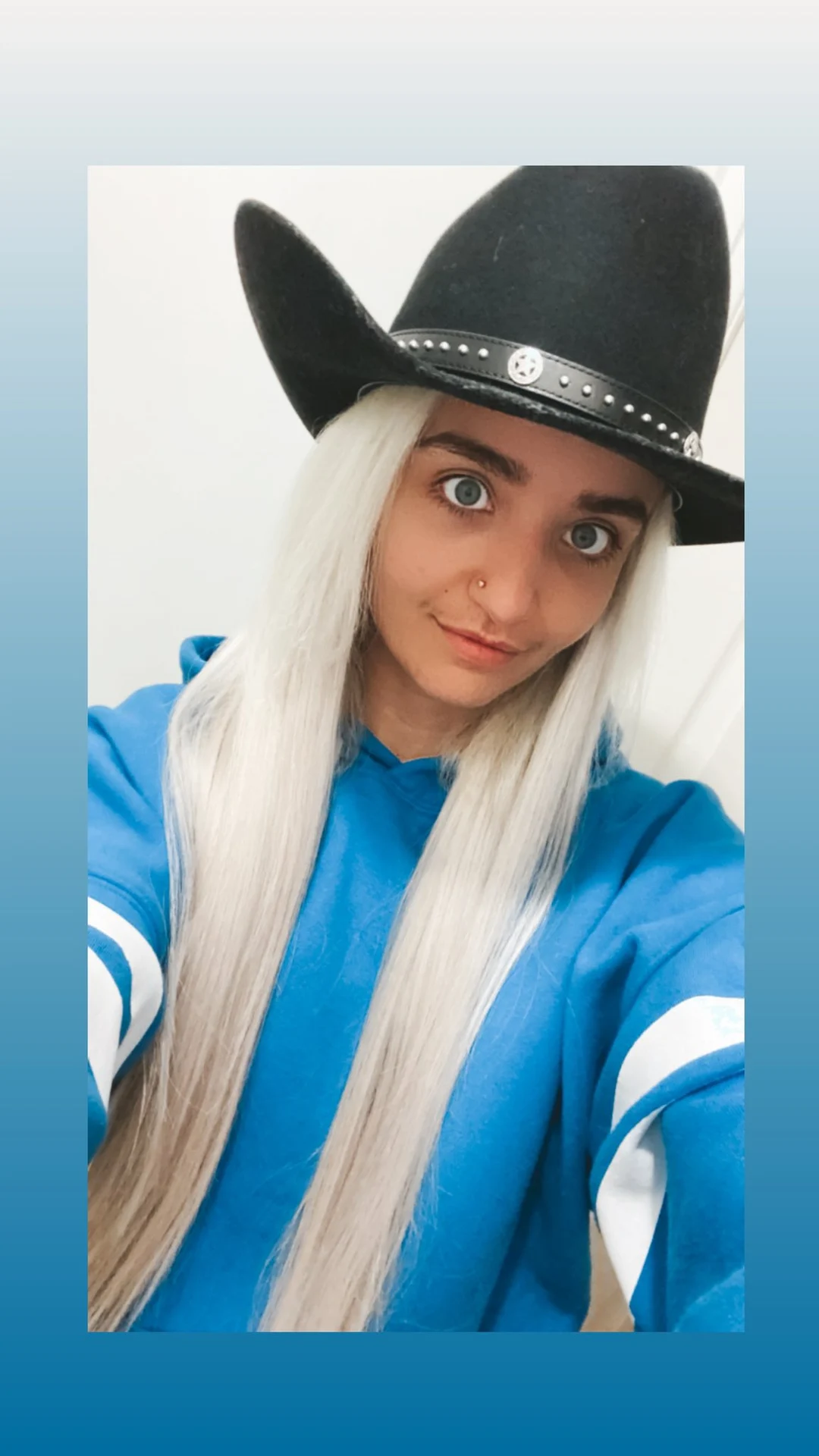 Xia Brookside | Scrolller