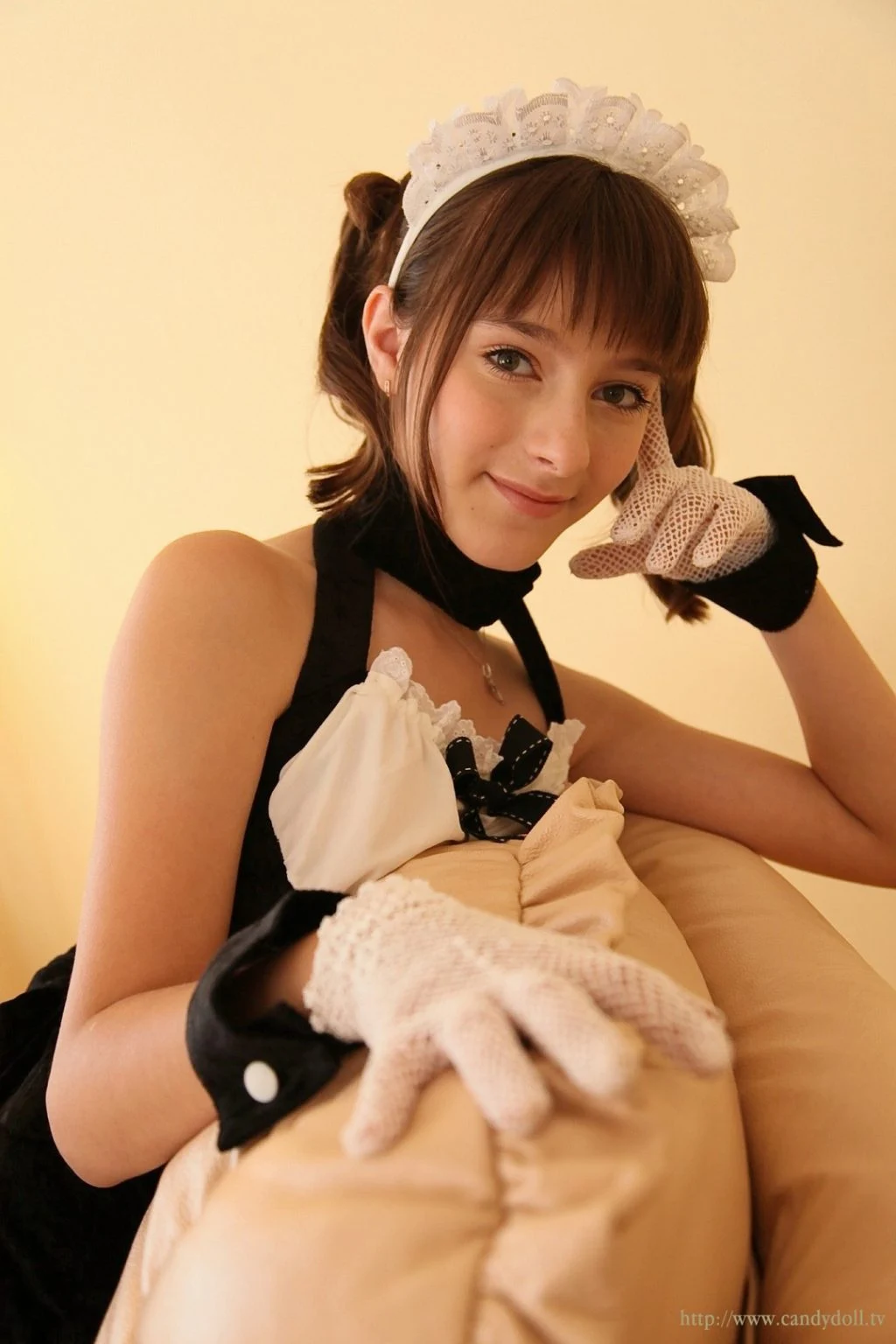 Anjelika L | Scrolller