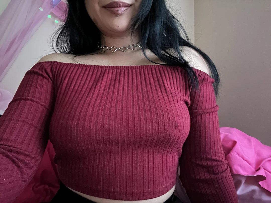 Is it obvious I hate wearing bras | Scrolller