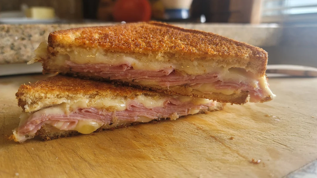 Grilled Ham and Swiss | Scrolller