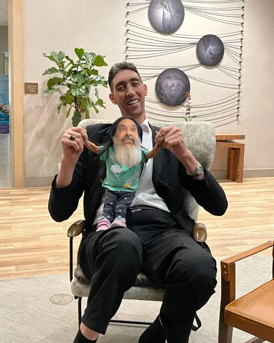 World's Smallest Person | Scrolller