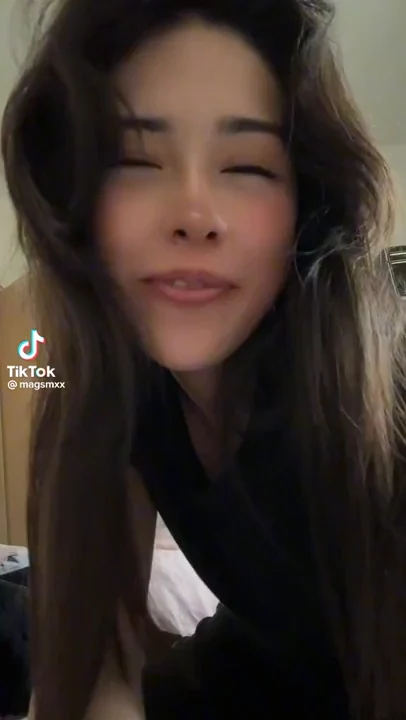 She Looks Like Fun 😏 Scrolller