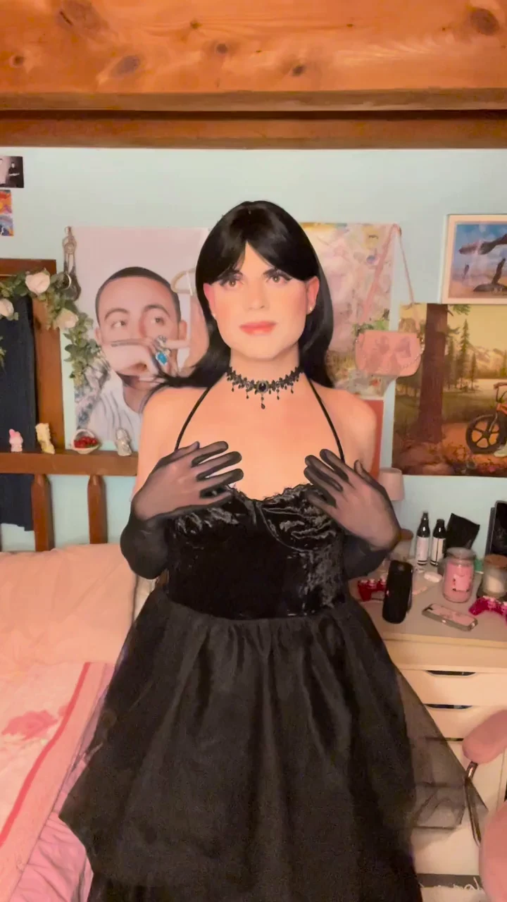 Your gothic princess 🖤 | Scrolller