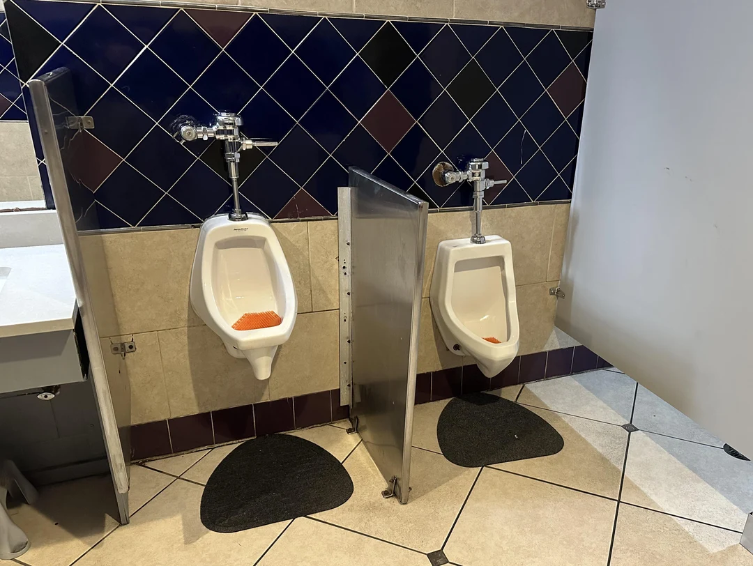 The height of this urinal divider… | Scrolller