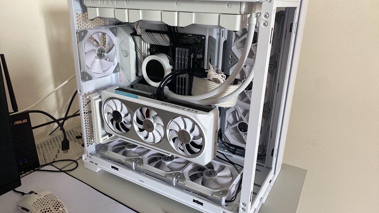 Added a vertical gpu mount to my new gpu | Scrolller