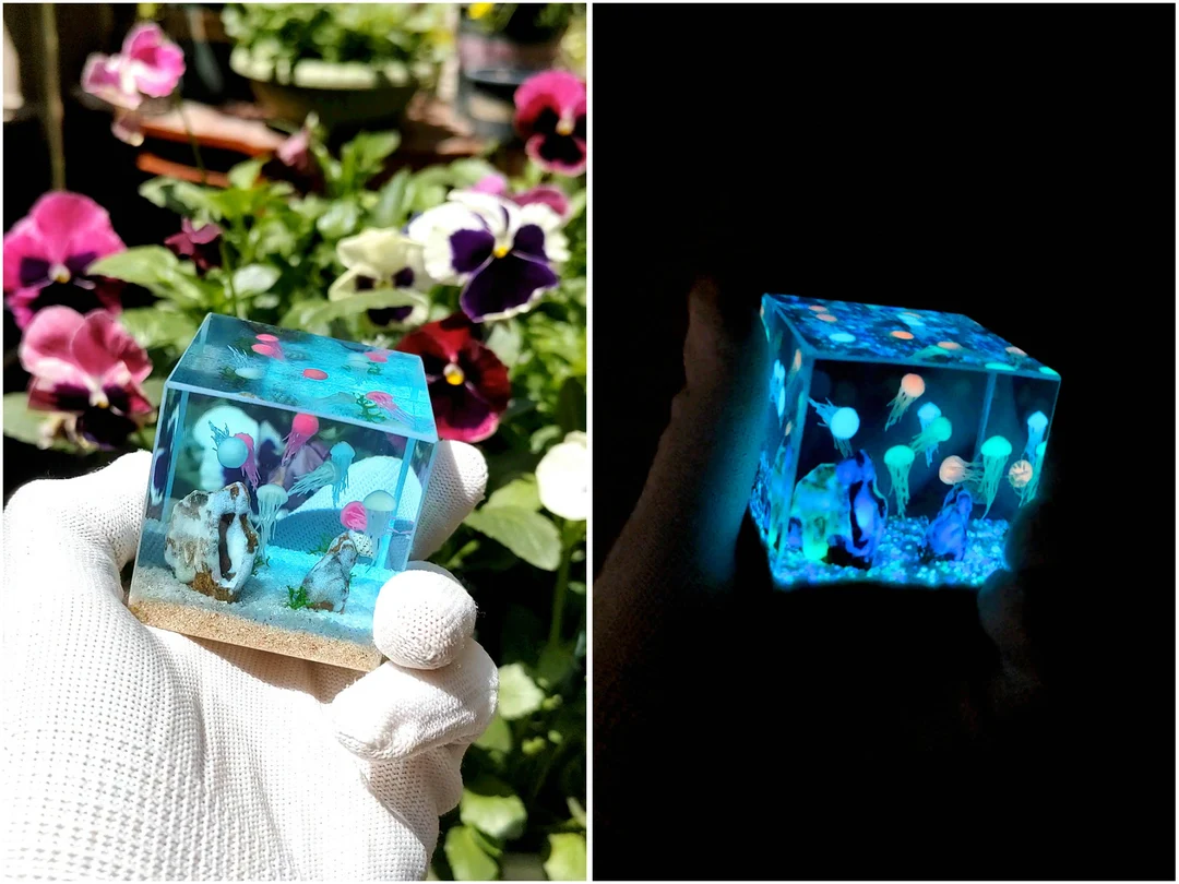 Blue resin cube | Scrolller