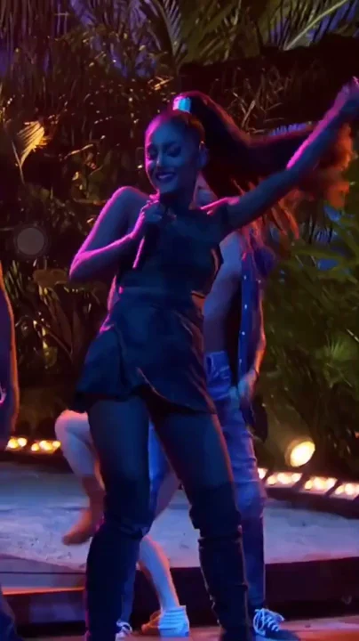 Side to side performance | Scrolller