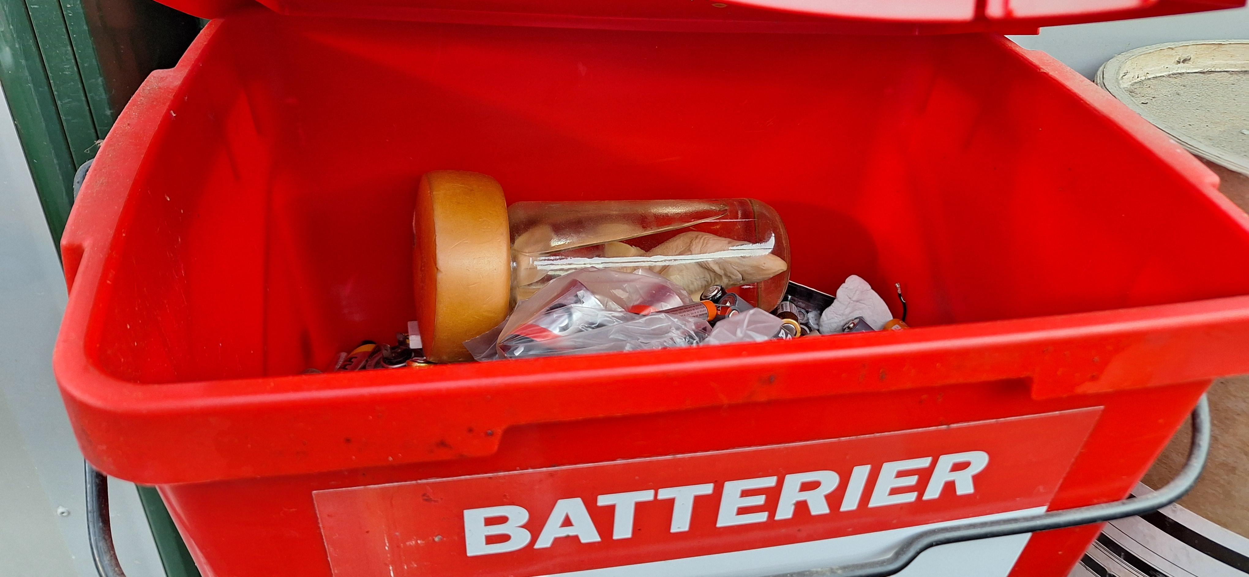 Why the fuck is there a tiny shark in the battery trash bin💀 | Scrolller
