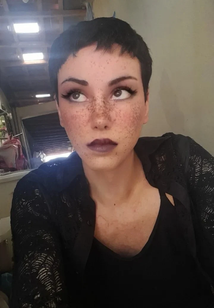 dark lipstick and short hair, I love it | Scrolller