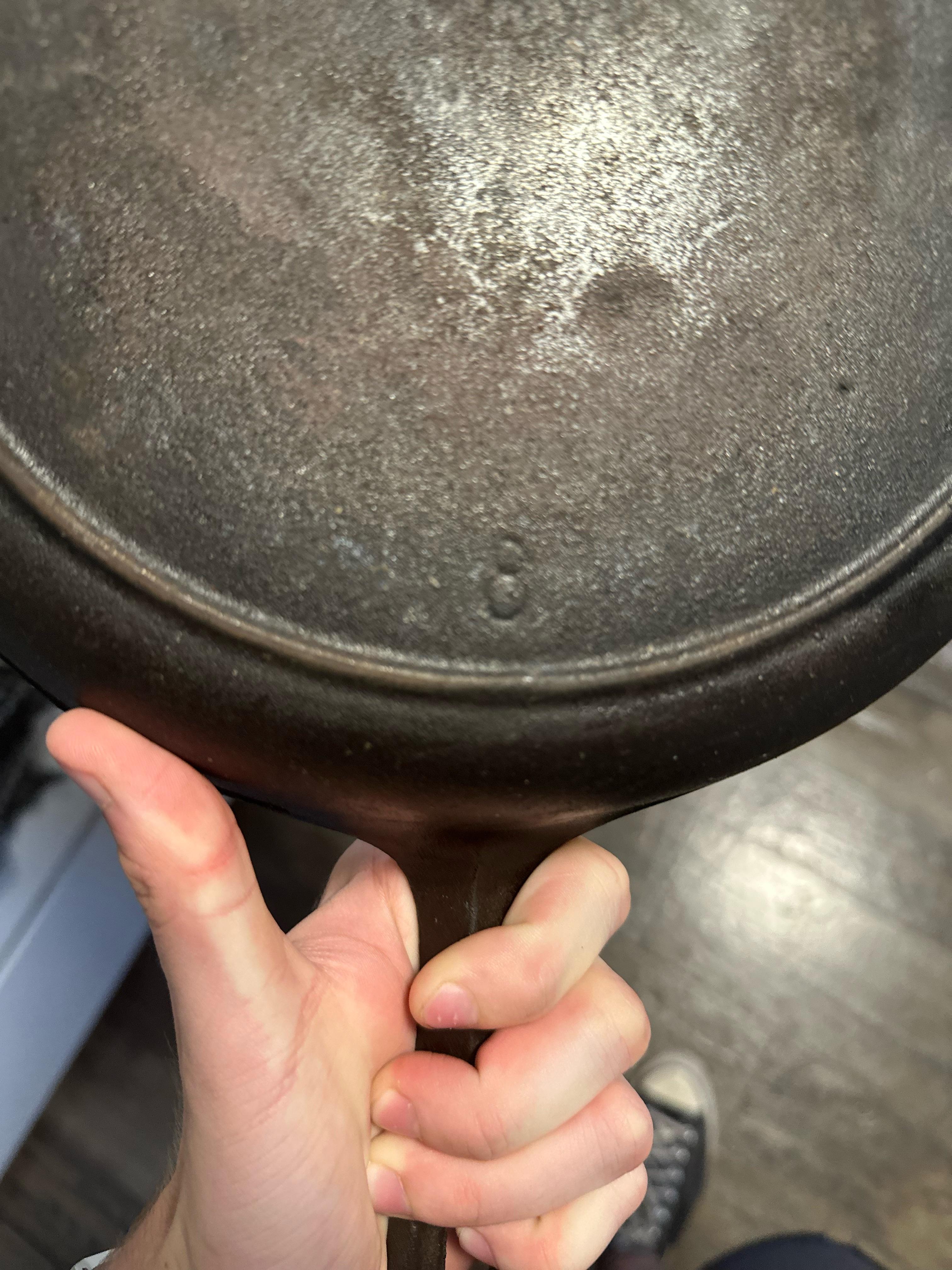 Can anybody identify this unmarked cast iron? | Scrolller