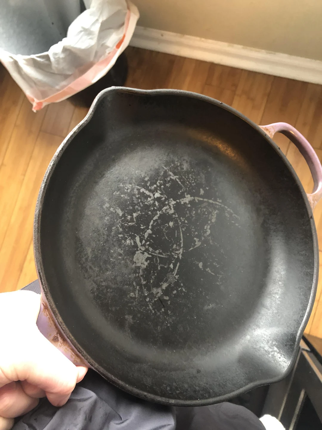 Le cruset at garage sale. Is it safe? | Scrolller