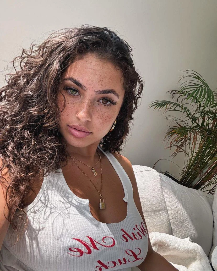 Makeup and look good vs no makeup | Scrolller