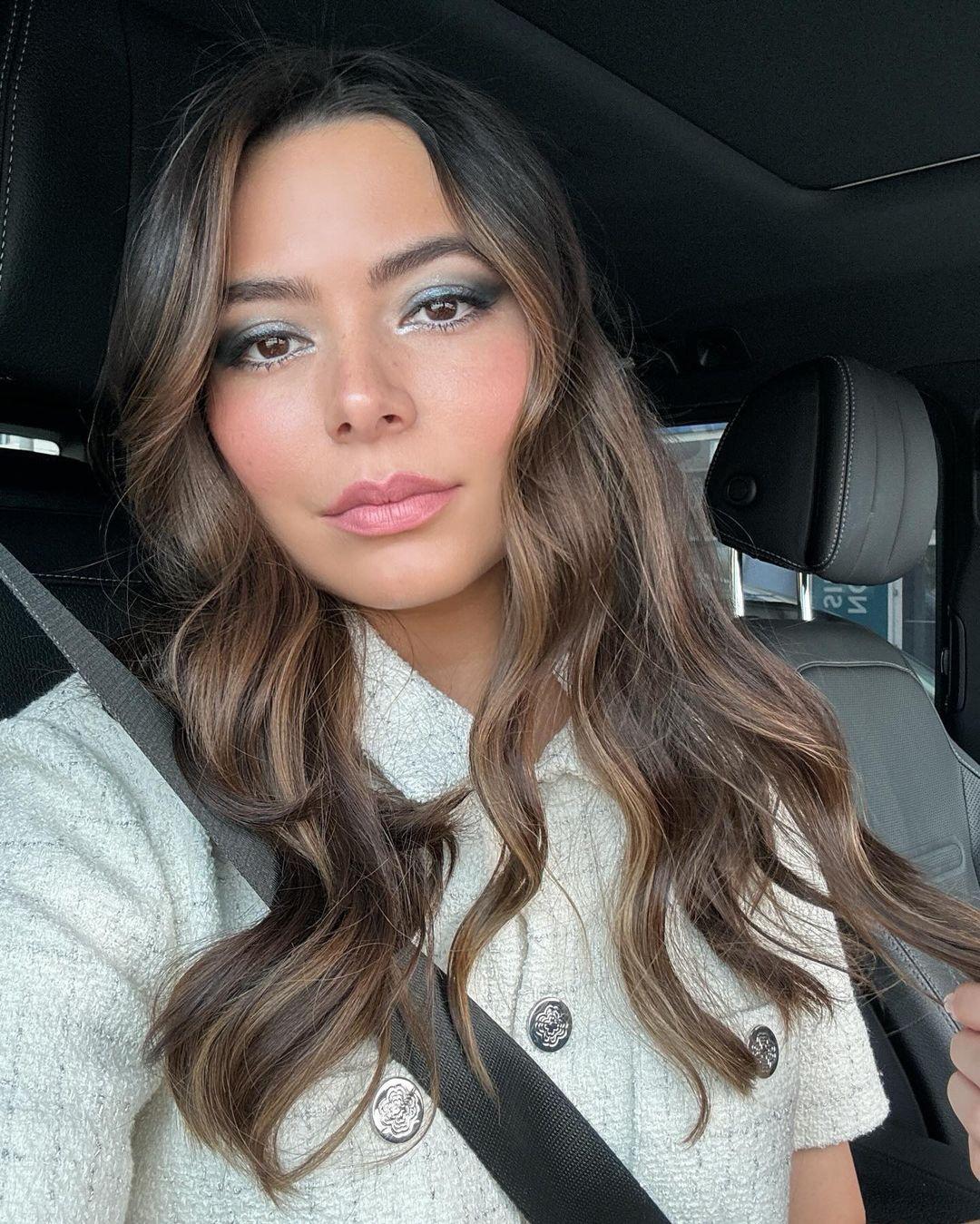 Miranda Cosgrove Scrolller