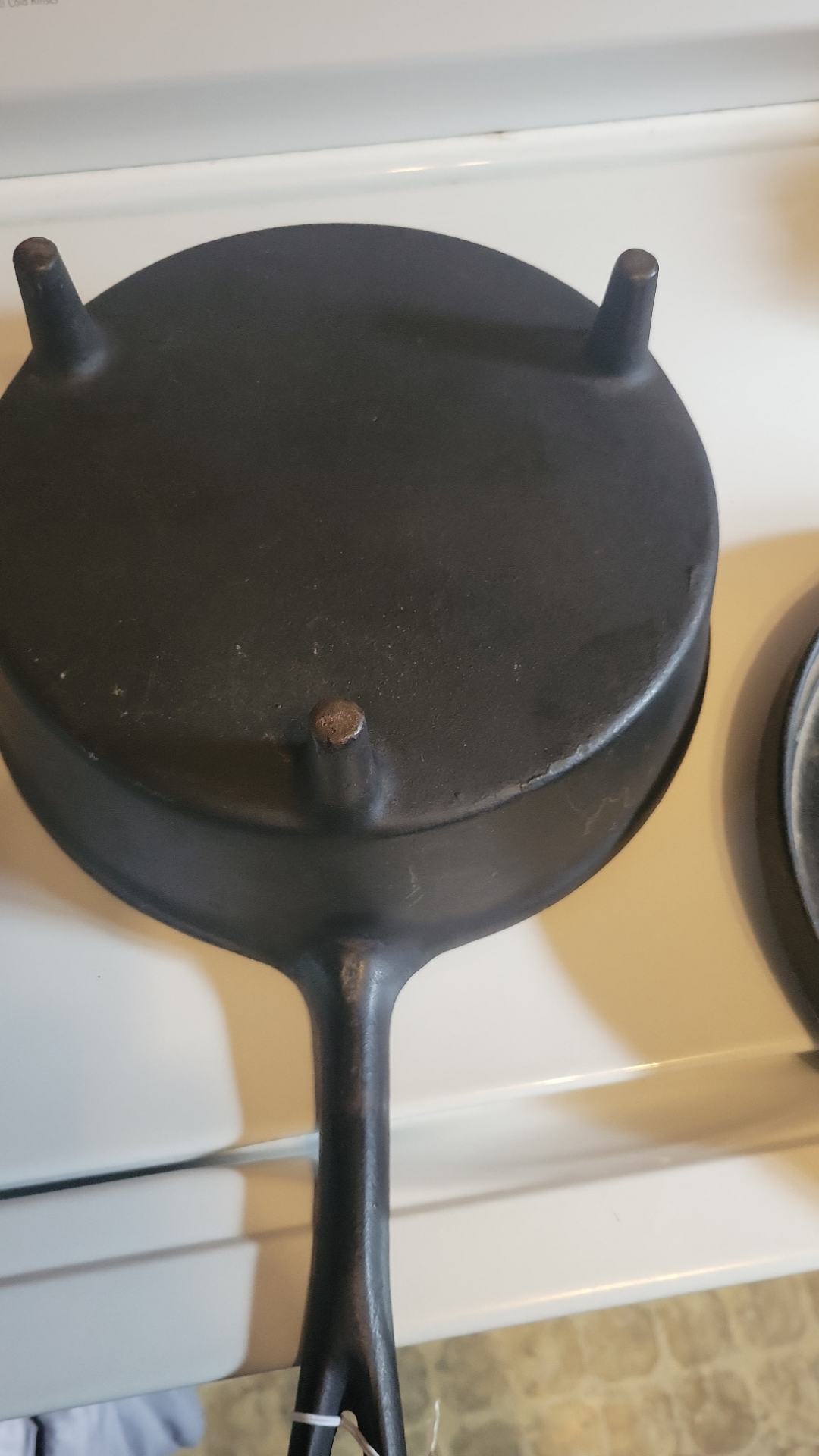 Cast Iron Spider Pan | Scrolller