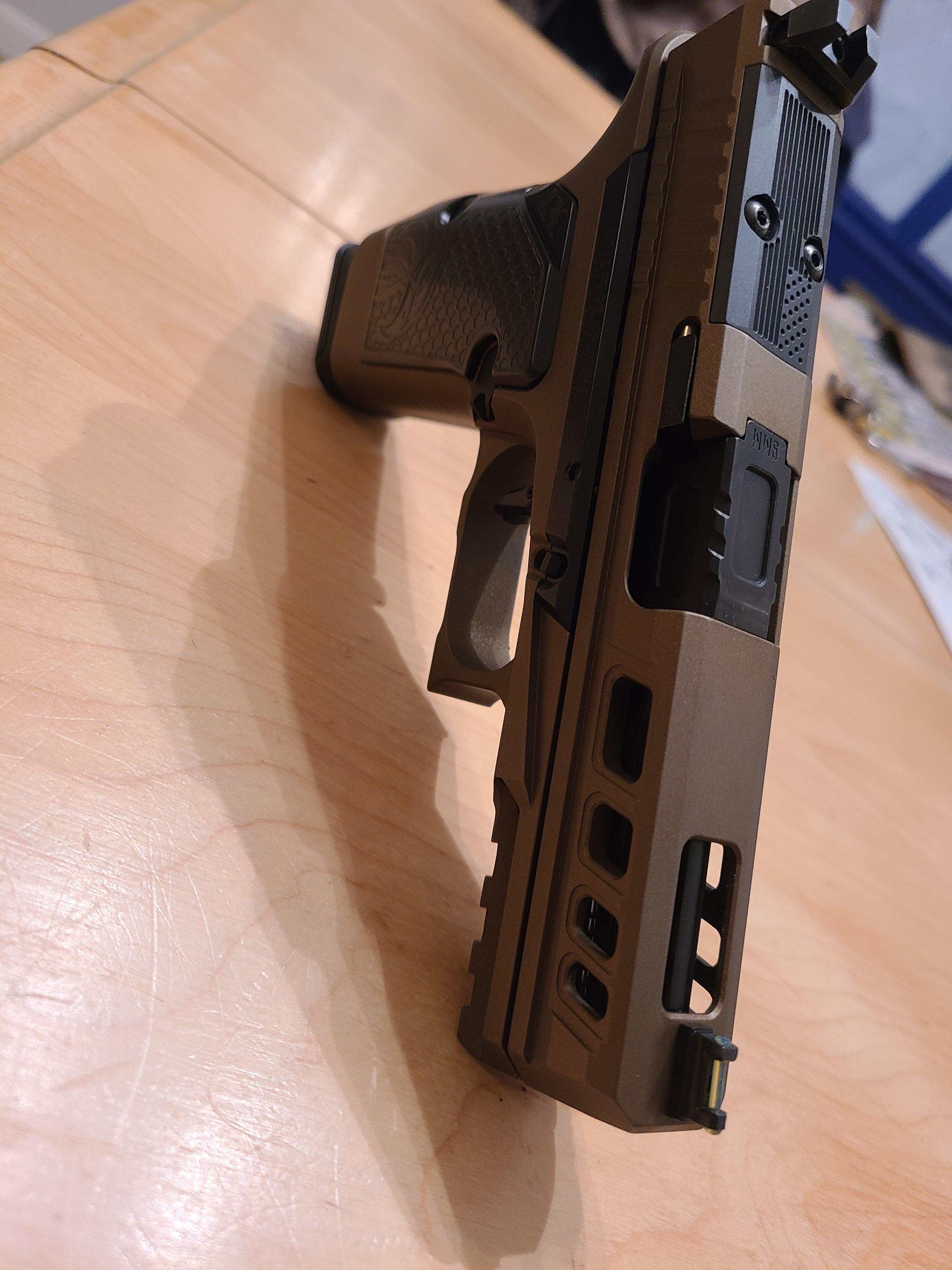 Never have seen one of these on here, LFA AMPX. Basically an aluminum framed Glock 19 | Scrolller