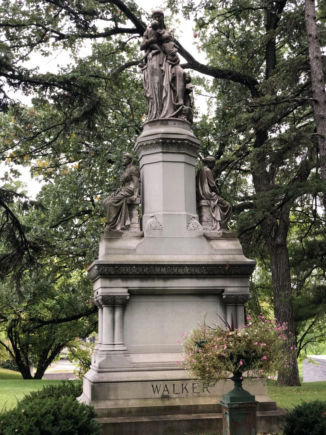 Lakeview Cemetery, Minneapolis, MN, USA | Scrolller