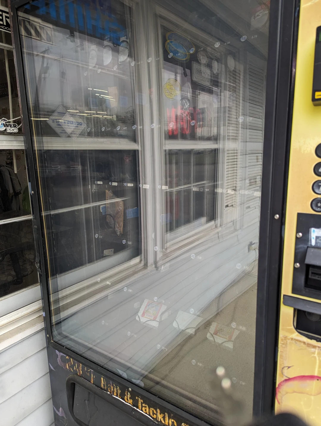 Fishing vending machine | Scrolller