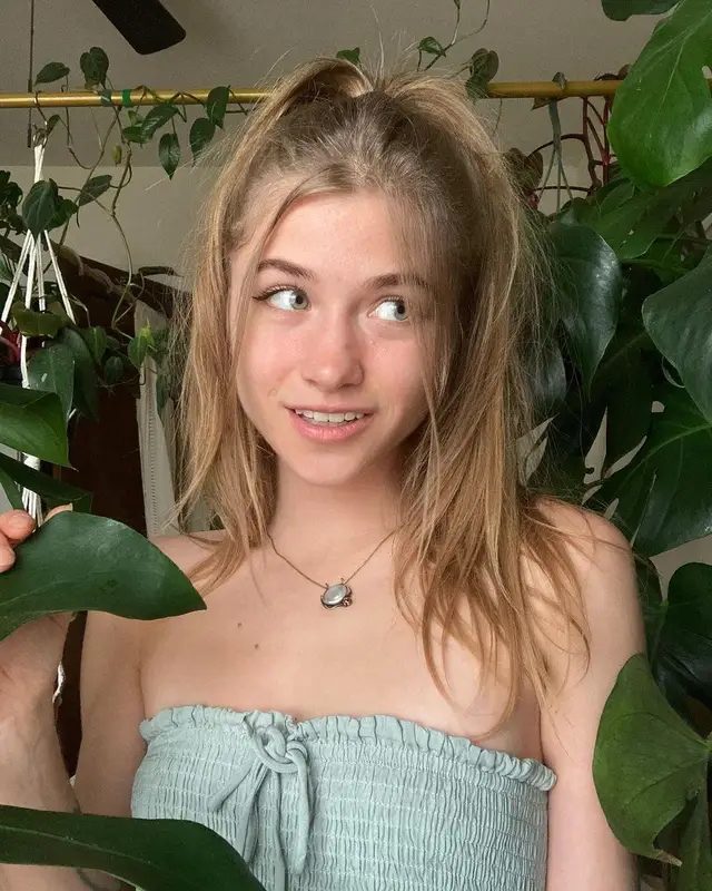 Cherie Lorraine | Scrolller