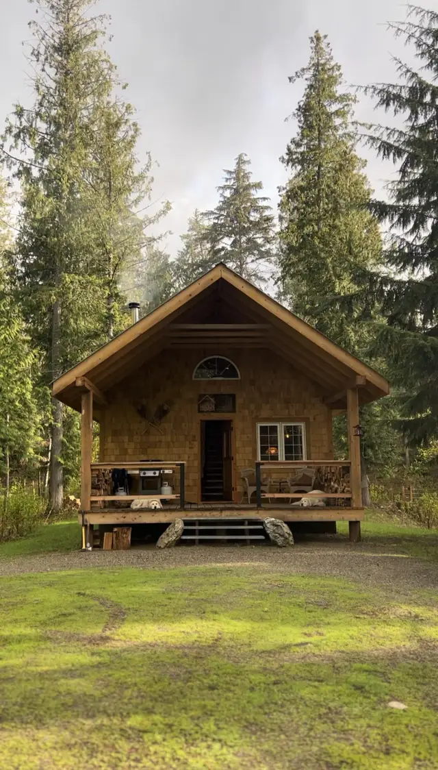 Cabin in the woods | Scrolller