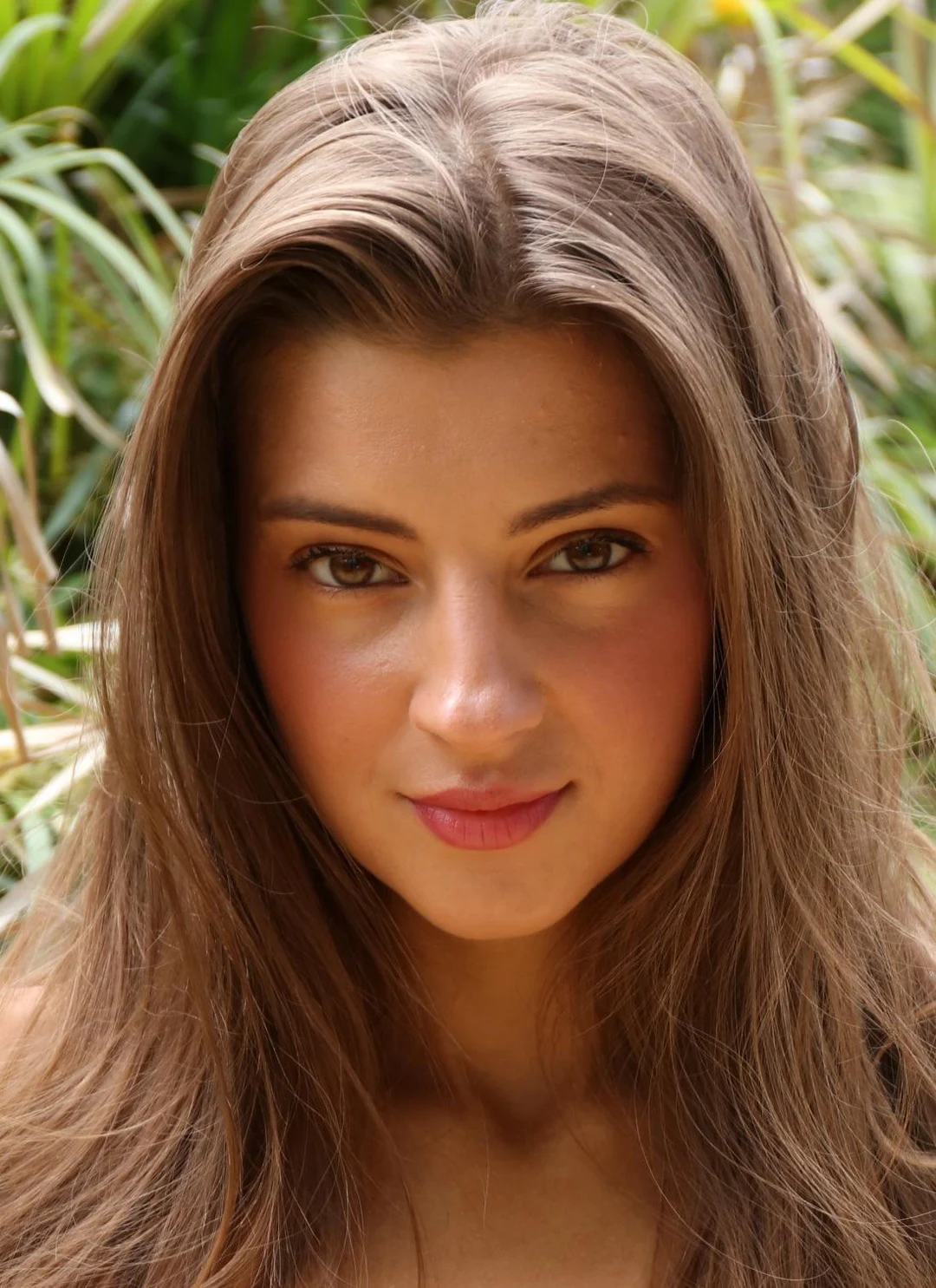 Malena Maria Rya | Scrolller