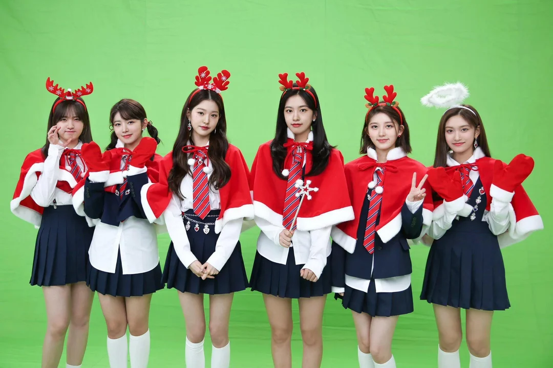 221223 IVE Official Twitter Update with An Yujin & Jang Wonyoung - IVE x V Coloring | Scrolller