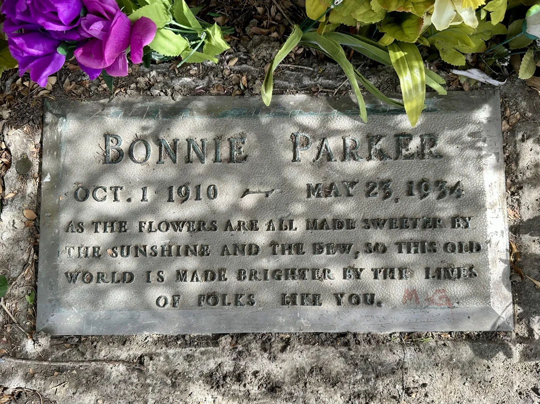 The grave of Bonnie Parker - Crown Hill Memorial Park in Dallas, TX | Scrolller
