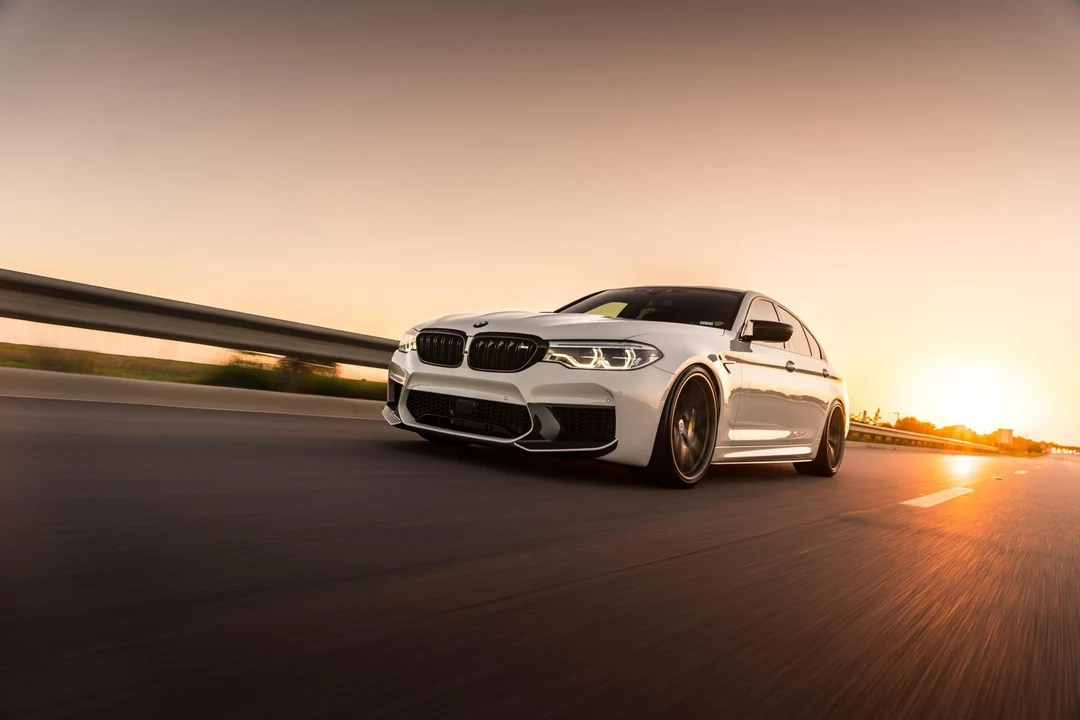 BMW M5 (2048x1366) | Scrolller