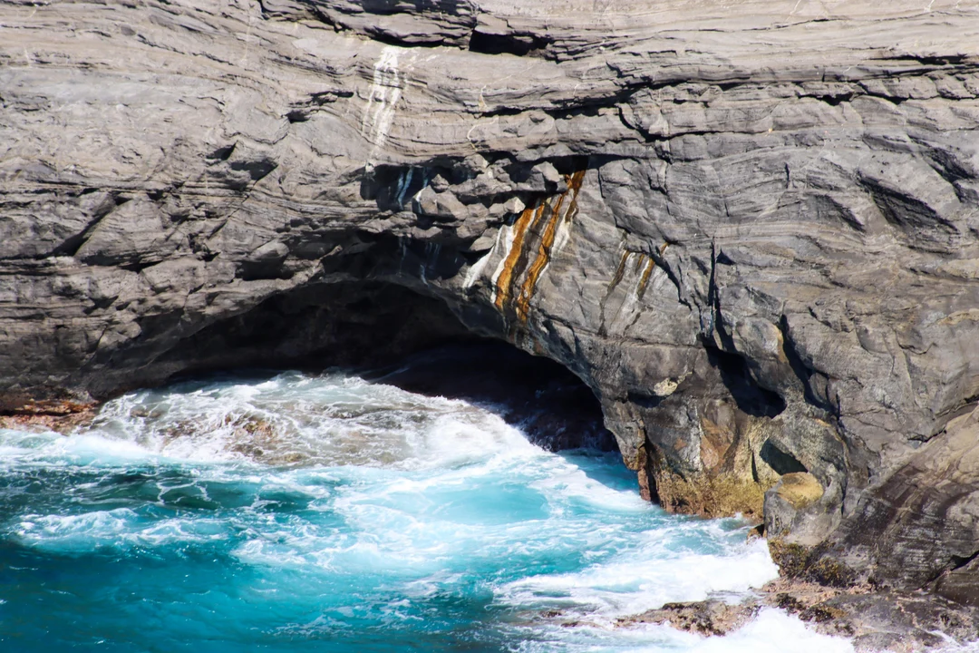 A small glimpse into a beautiful ocean cave off the shores of Kauai [OC][6960x4640] | Scrolller