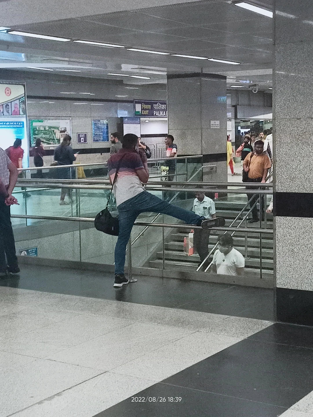 ayo what's he doin' | Scrolller