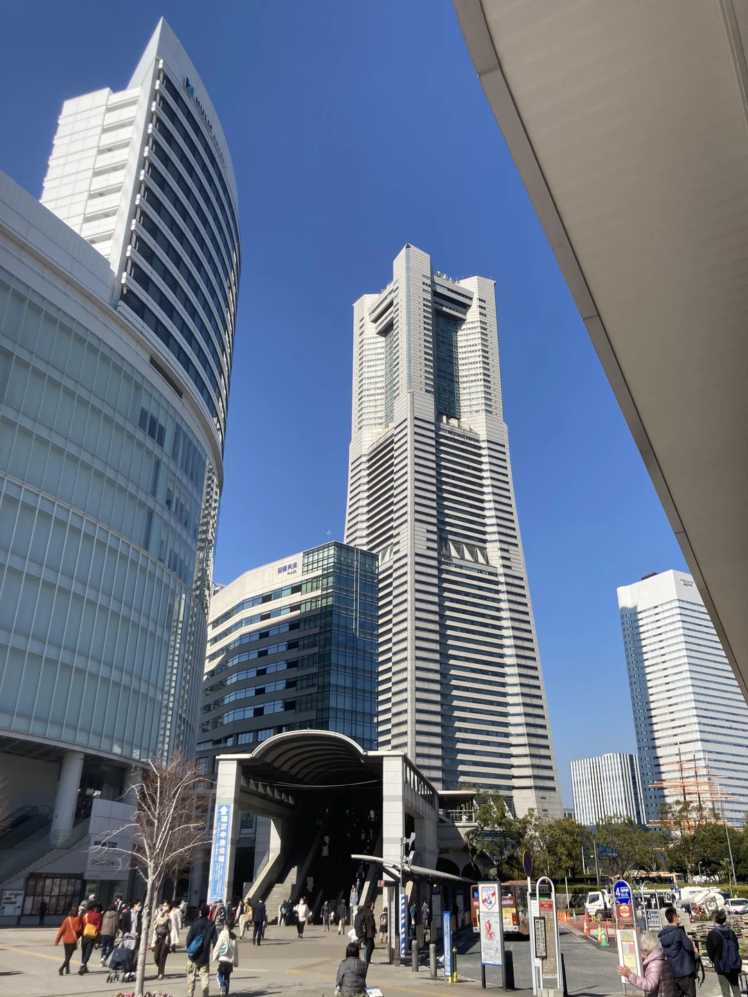 Yokohama Landmark Tower | Scrolller