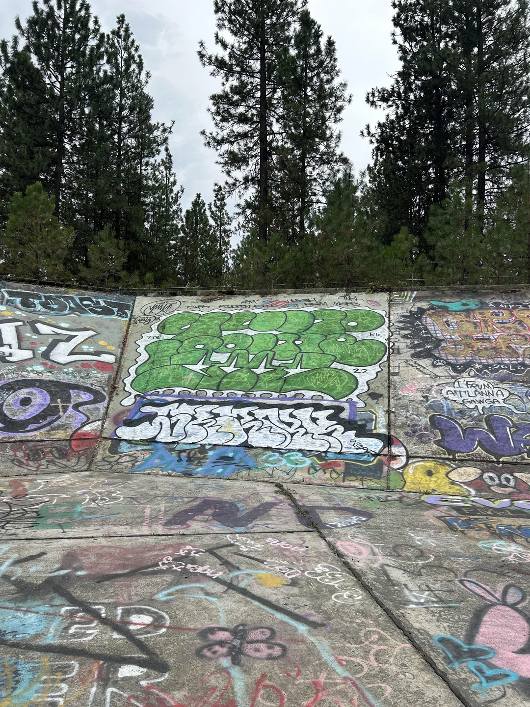 First throwie (the one in white) tell me what you guys think | Scrolller