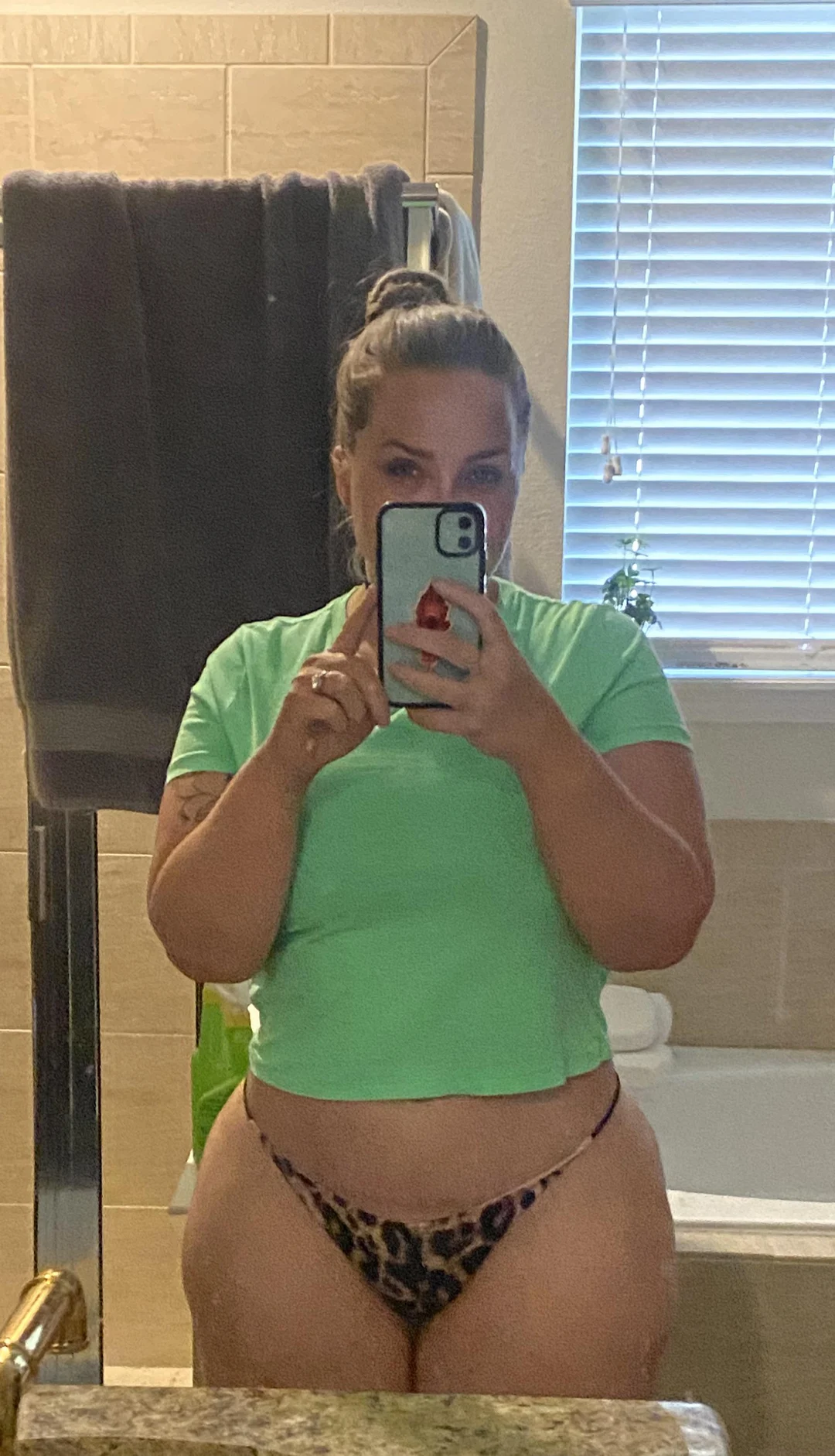 Curvy mom of 4. Crop tops are an essential part of summer | Scrolller